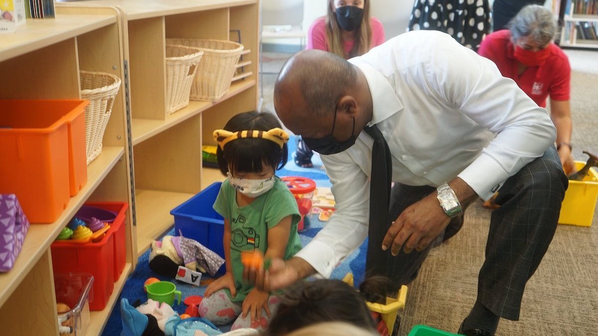 'Libraries play a vital role in our communities': Houston cuts ribbon ...