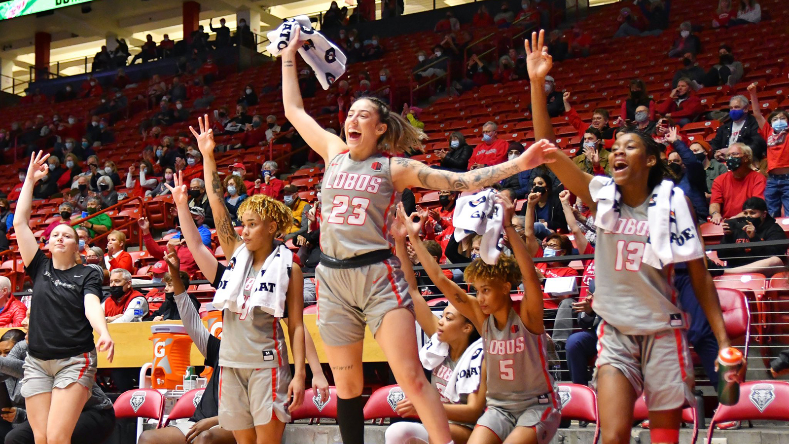Lobos women stay perfect at The Pit | New Mexico Sun