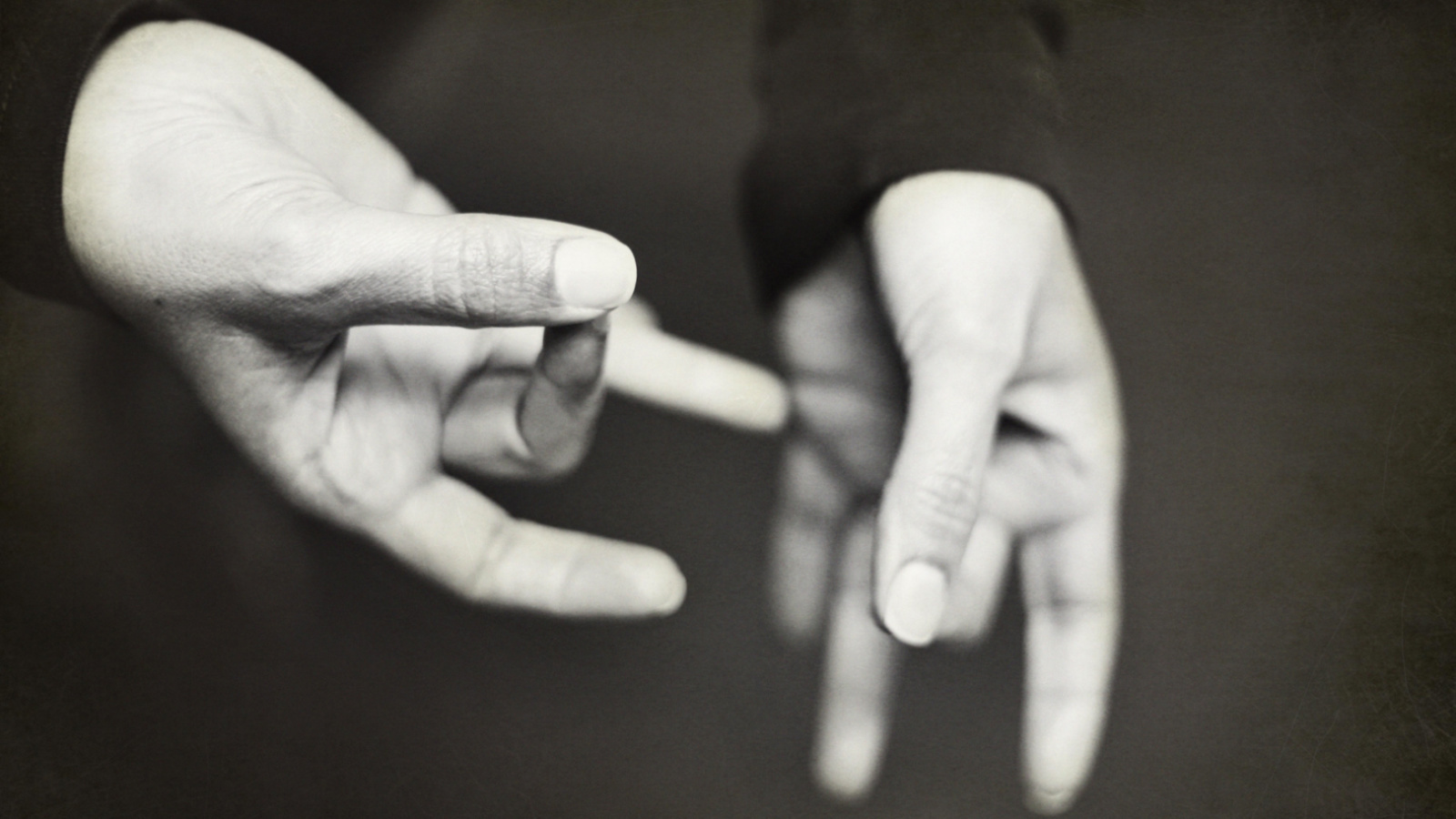 High-tech gloves helps users of American Sign Language to communicate ...