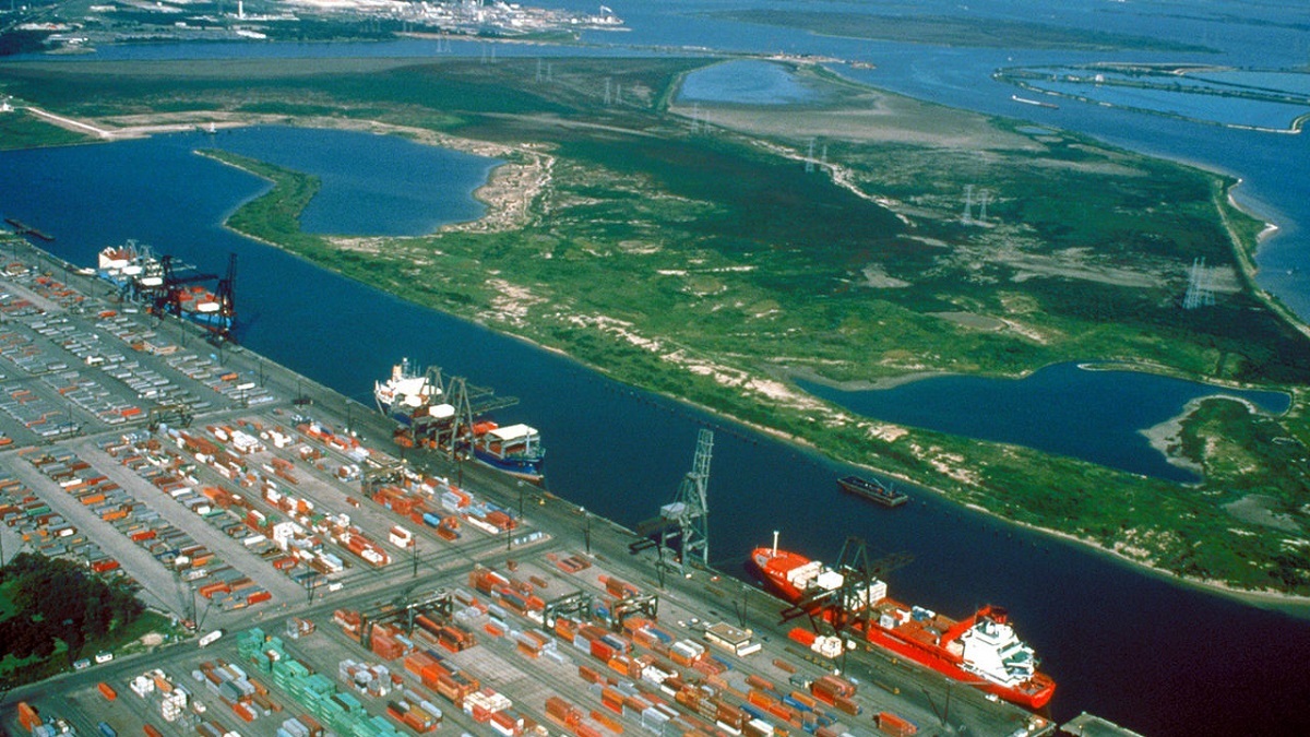 'It's a global issue': Port Houston sees record number of shipment ...