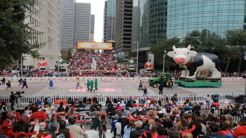 Thanksgiving parade returns to 'heart of downtown' Houston after ...