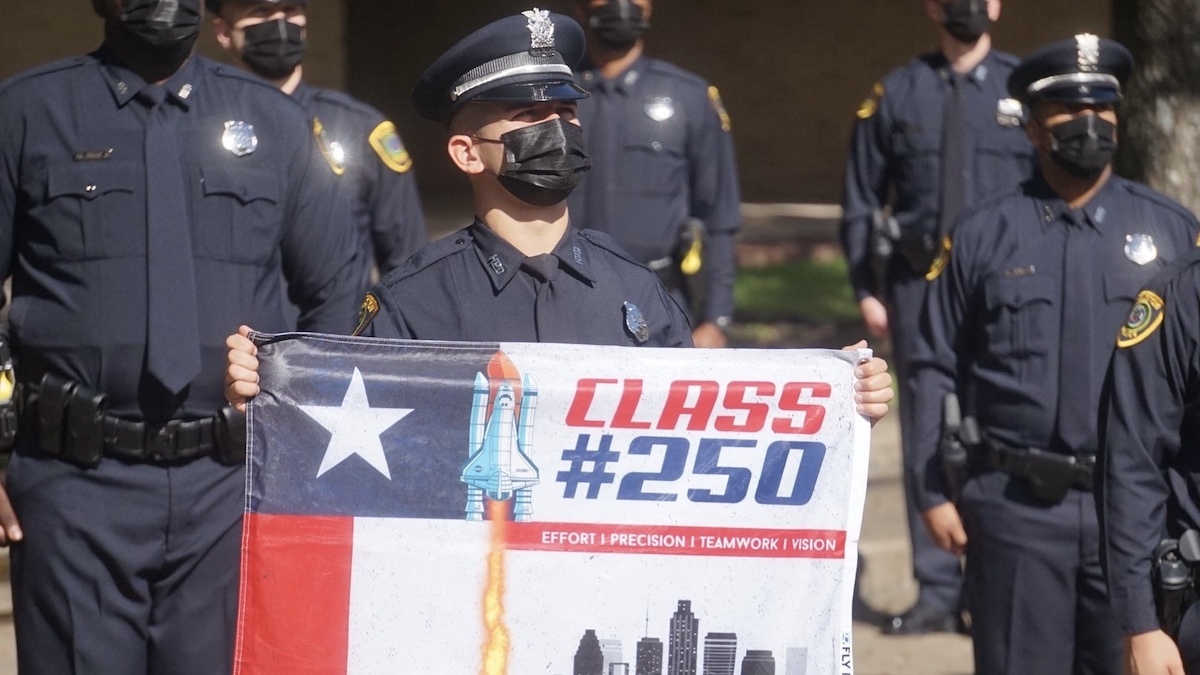 Houston Police Department welcomes 250th class of graduating cadets ...